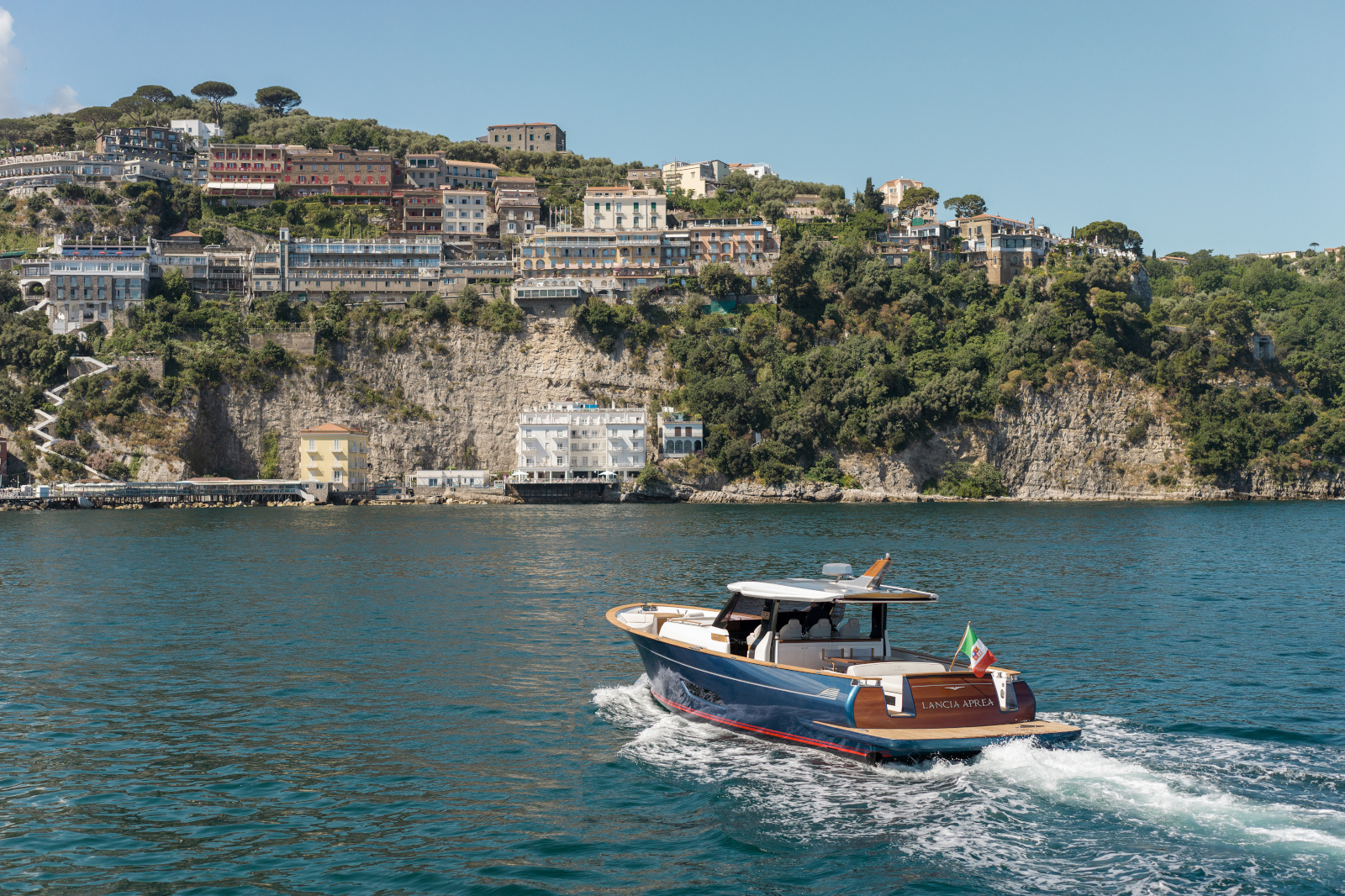Lancia 52 | Lancia Aprea | S&J Yachts Dealers | Made in Italy